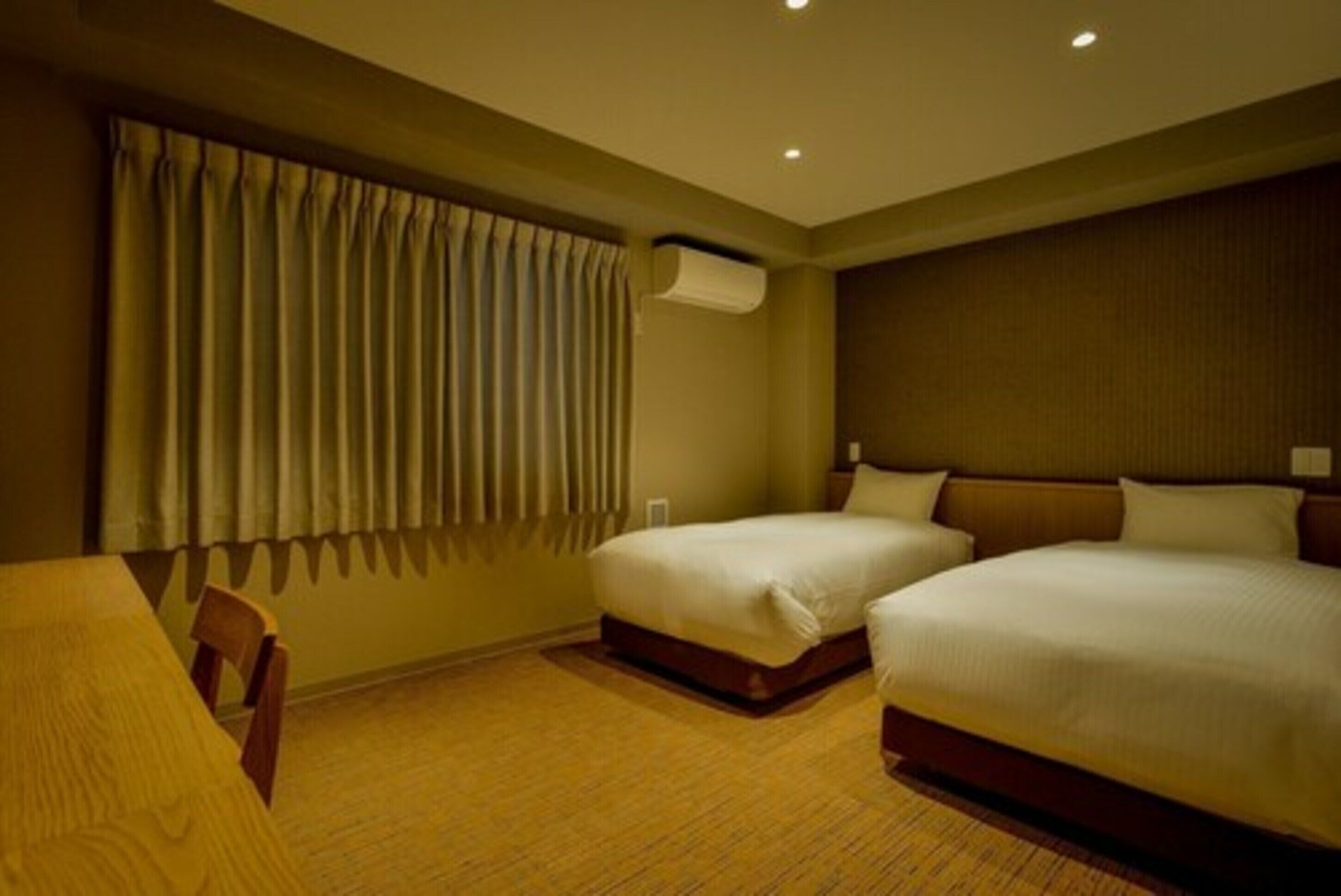 Cortinas blackout, Wi-Fi de cortesia, roupa de cama