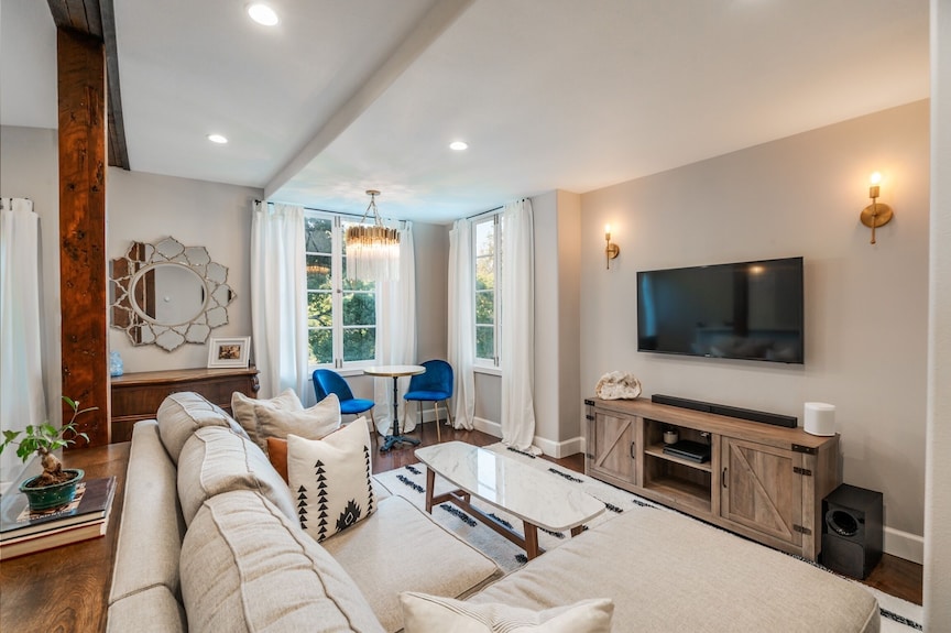 Amazing Apartment Attached To Historic Home In Pasadena! - Little Tokyo - Los Angeles