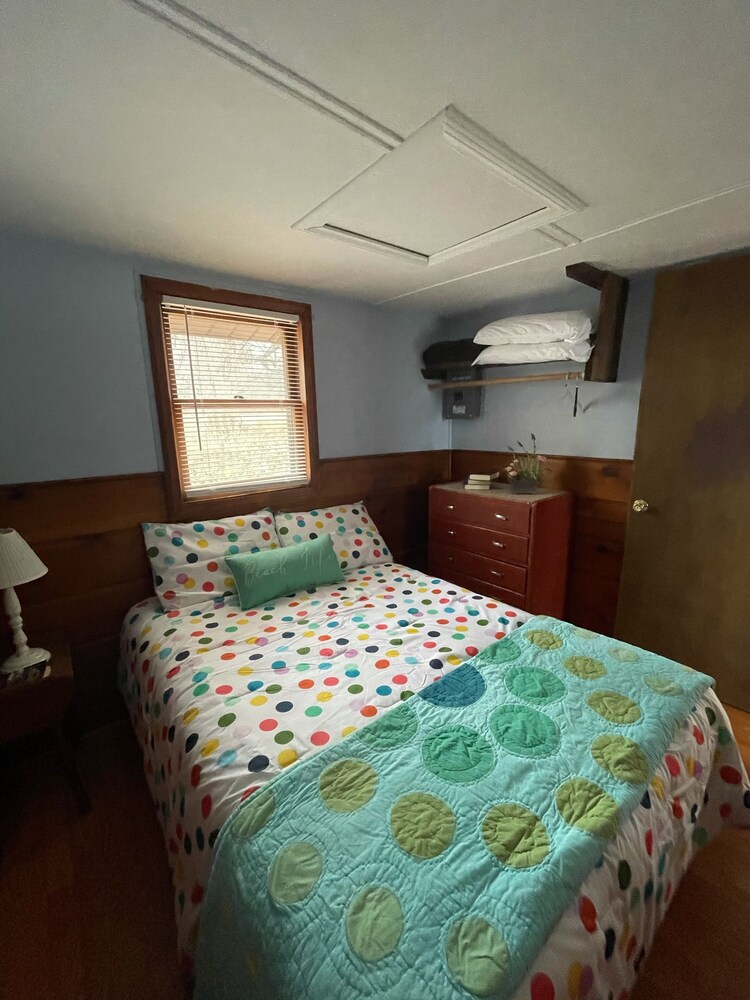 #6 Two Bedroom Dog Friendly Beachfront Cabin. - Michigan
