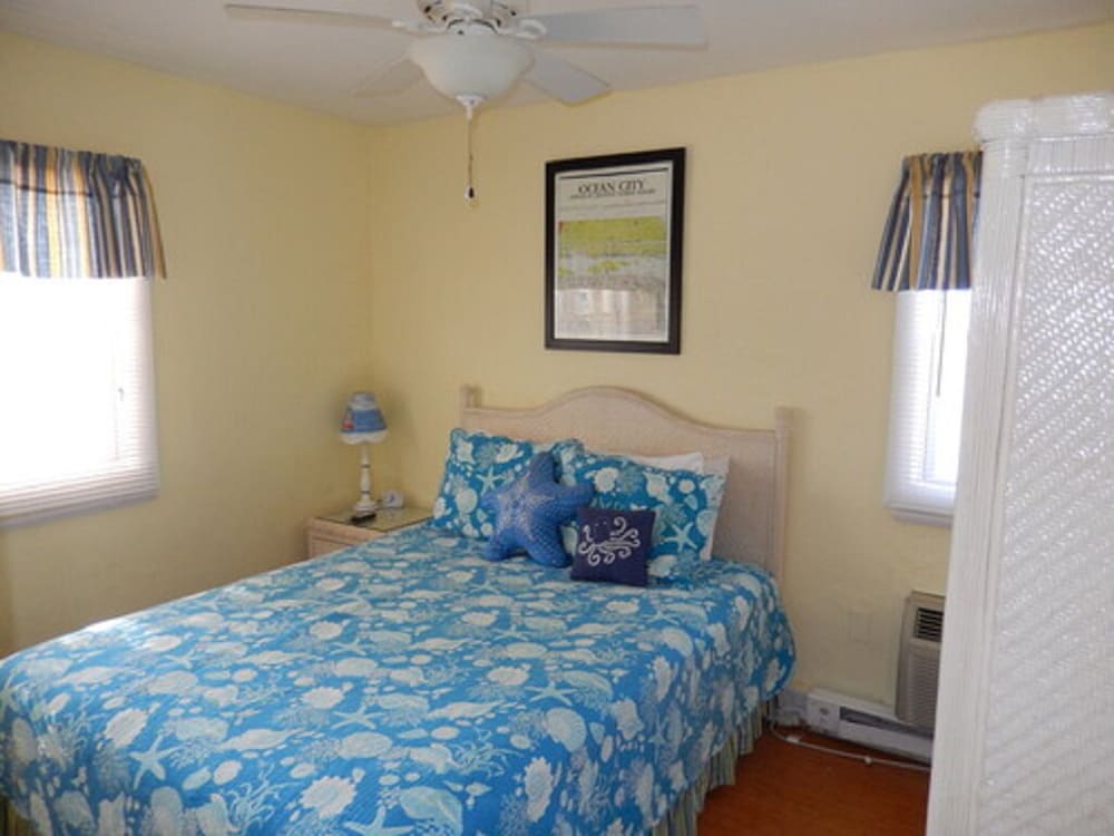 2 Blocks From The Beach, Boardwalk And Shopping! 1 Br - Sleeps 4 - Ocean City, NJ