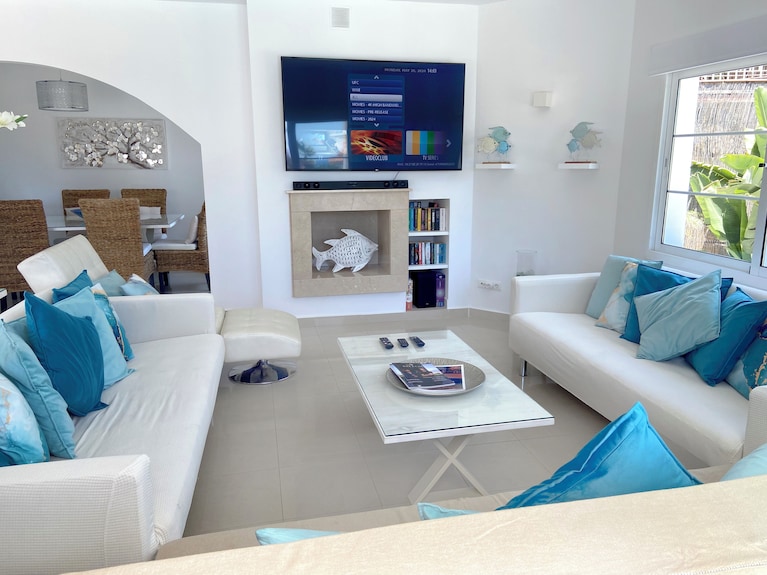 A Stunning Villa In Riviera Del Sol Just A 7 Minute Stroll To The Beach & Bars - Sitio de Calahonda