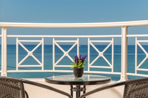 Quarto Twin Superior, vista para o mar | Terraço/pátio interior