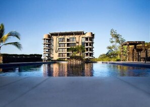 Apartamento em Condomínio Fechado, várias camas (La Perla #161) | Piscina | Piscina exterior 