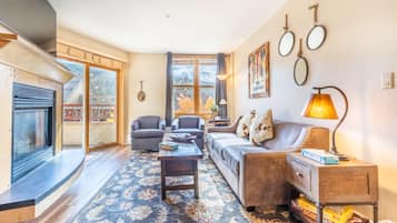 Condo, 2 quartos | Sala de estar