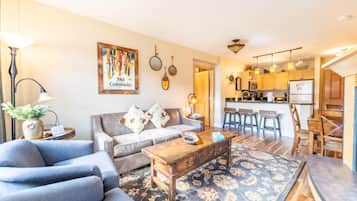 Condo, 2 quartos | Sala de estar