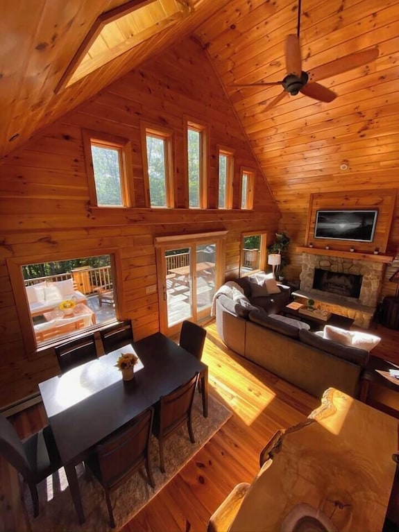 Beautiful Private Rustic Log Cabin, Pool, Hot Tub - Campton, NH