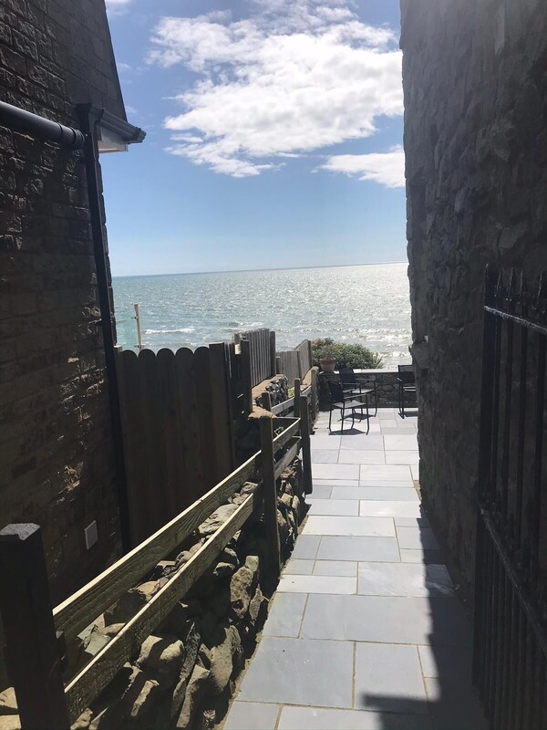 Stunning Beachfront House With Unobstructed Views Of The Sea! - Barmouth