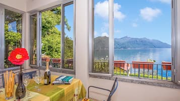 Apartamento Familiar, vários quartos, junto ao lago (Nobiallo Fronte Lago) | Restaurantes