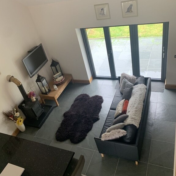 Canal Cottage - Overlooking Lakes, & Mountains - Leitrim