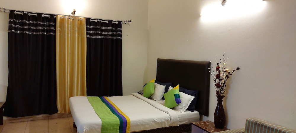 Luxury Mountain View Rooms With Balcony - Mahabaleshwar