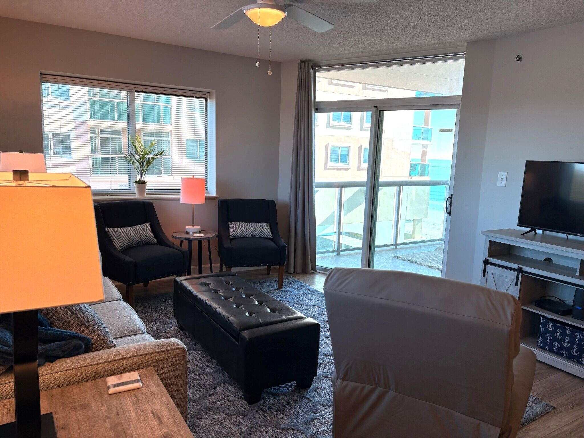 Blue Water Keyes- Oceanfront- Newly Renovated-sleeps 6-pools-lazy River-hot Tub - North Myrtle Beach, SC