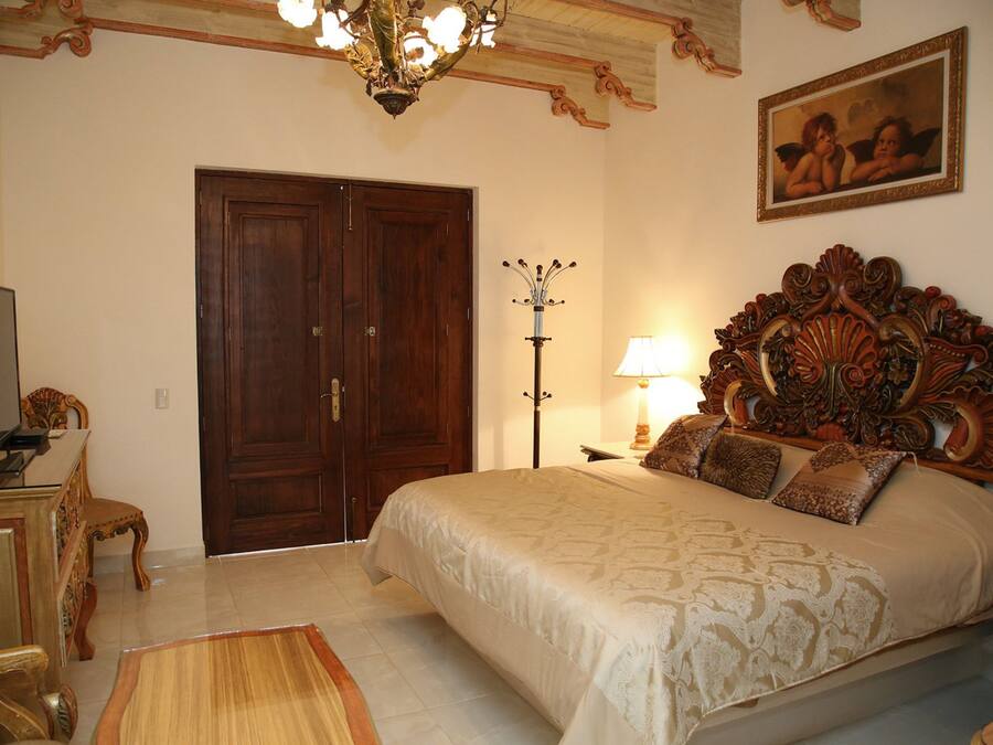 Quarto, banheira de hidromassagem grande (VIP 2 Barroco) | Com decoração personalizada, com mobília individualizada