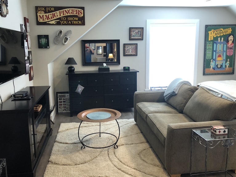 Welcome To The Magish-inn! Enjoy A Unique Stay At Our Quaint, Magical Getaway - Abbotsford