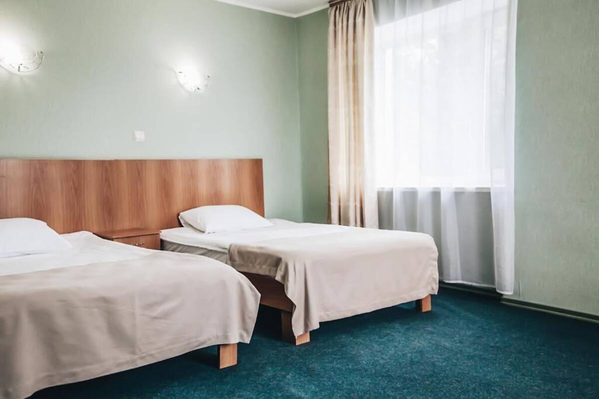 Quarto Twin Standard | Minibar, secretária, Wi-fi grátis 