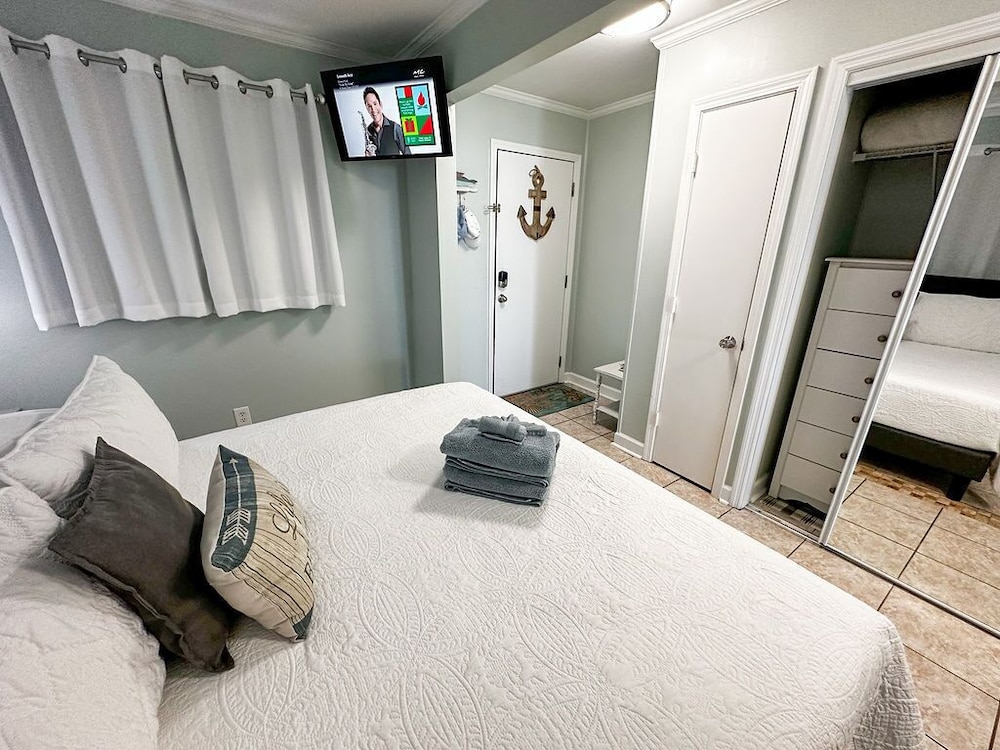 Waterfront! Top Floor, Corner Unit. Beautiful Beach & Water Views! - Tybee Island, GA