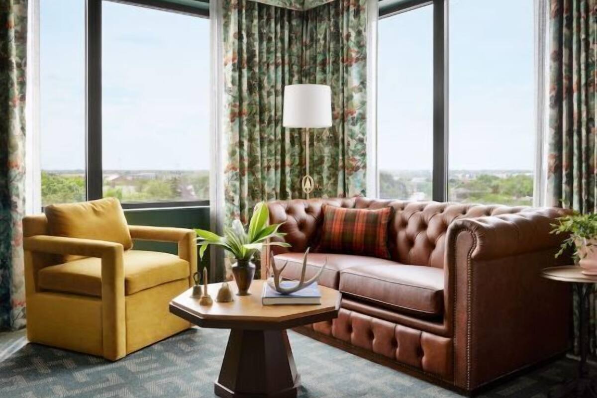 Área de estar | TV de tela plana 42 polegadas com canais a cabo, TV