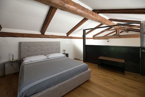 Farmhouse With Swimming Pool Surrounded By Woods ... A Stone's Throw From The Center - Alba, CN