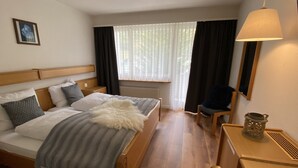 Quarto casal básico, sacada