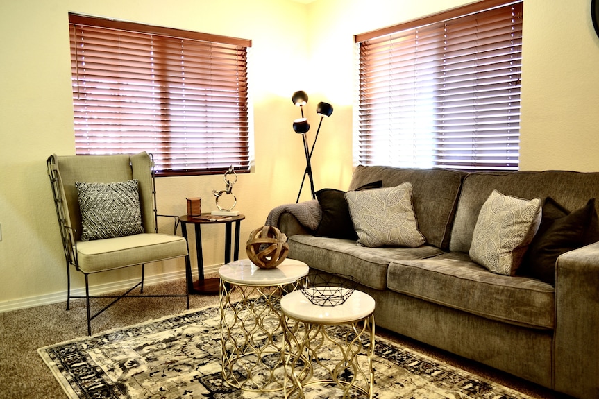 Modern 2 Bedroom Townhome, 1.5 Bathrooms, 1 Car Garage With Level 2 Ev Charging - Loveland, CO