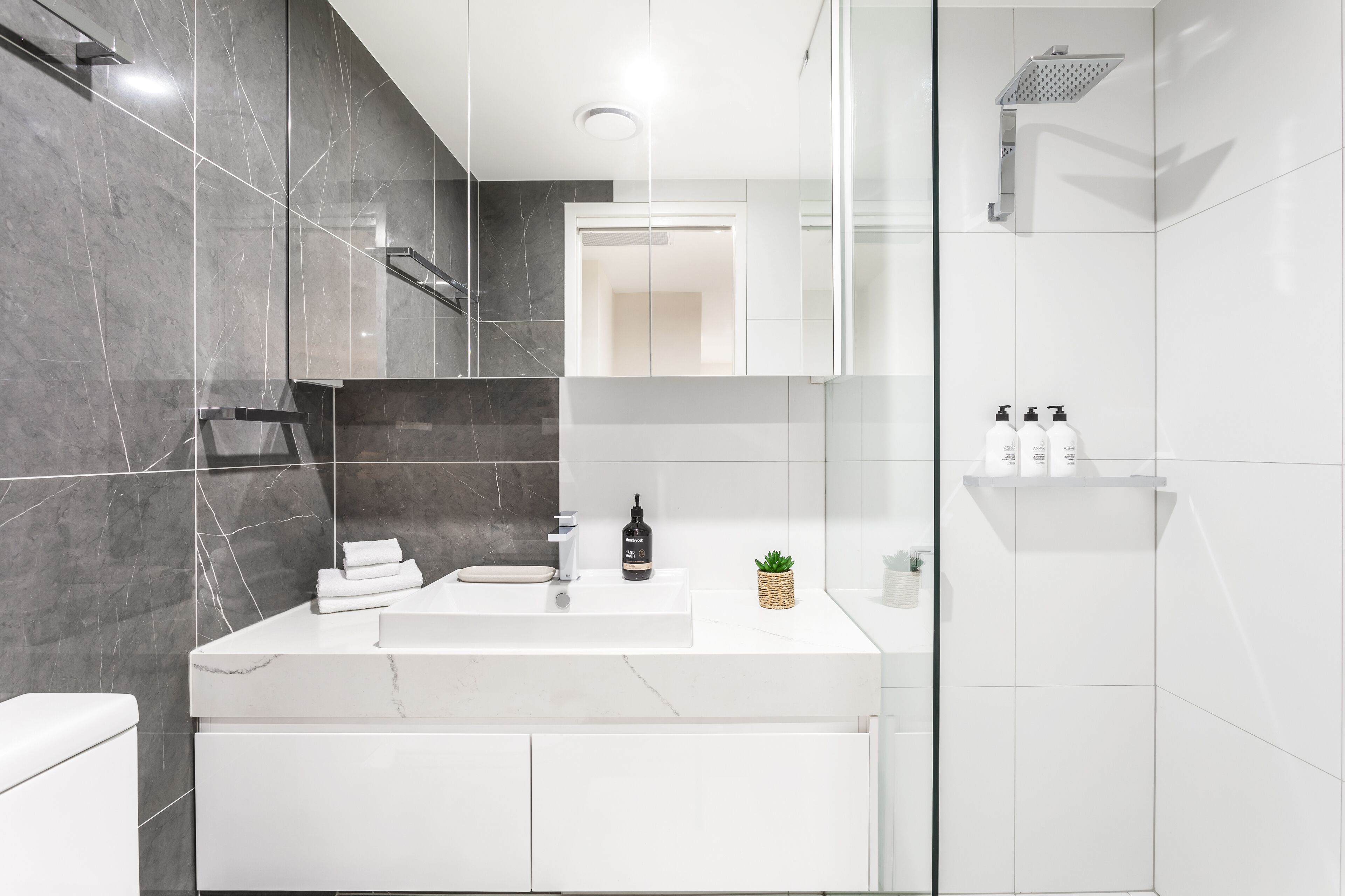 Apartamento executivo, 2 quartos | Banheiro | Chuveiro, secador de cabelo, toalhas de banho 