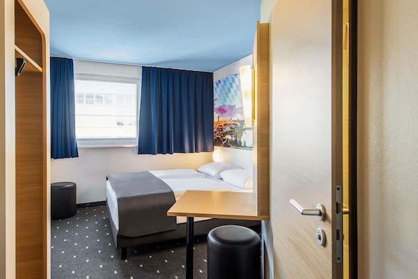 Secretária, secretária adequada para computadores portáteis