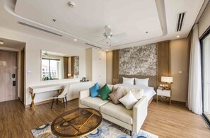 Minibar, cofre no quarto, cortinas/cortinados opacos, Wi-fi grátis 