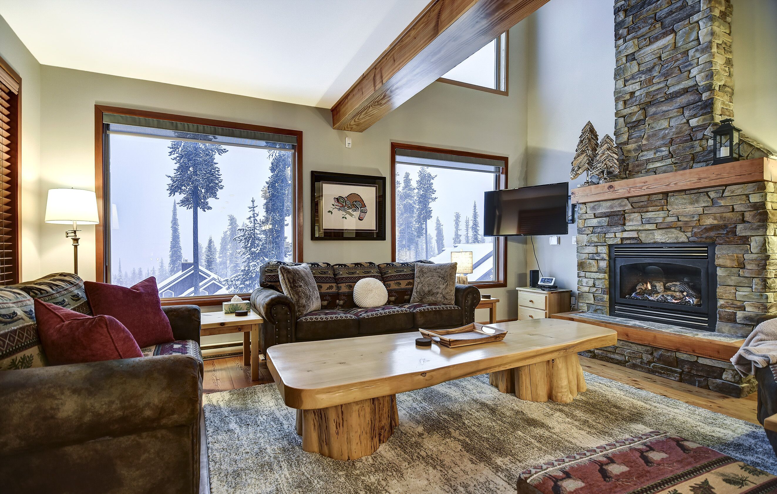 True Ski In/out 5bed 4bath Chalet With Games Room & Private Hot Tub - Big White Ski Resort, BC