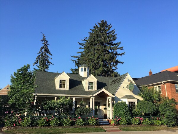 Wild Goose Inn - Lansing, MI