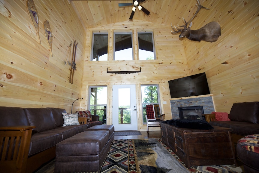Secluded Mountain Top Lodge-incredible Mount Leconte Views-king Suites! - Tennessee
