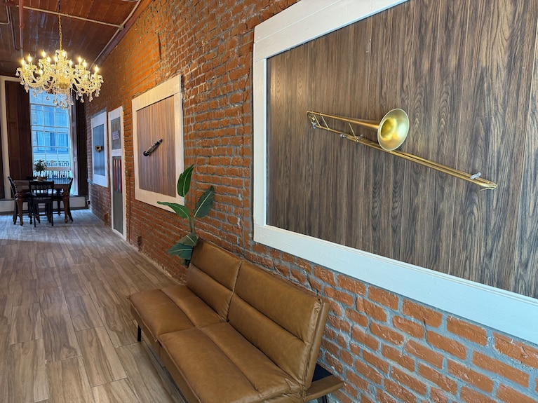 Downtown New Orleans Balcony Suite 2 Minute Walk To French Quarter 2b - Louisiana