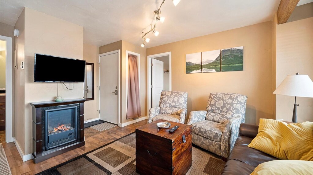 Newly Updated 2 Bedroom Condo In The Heart Of Downtown Whitefish! - Montana