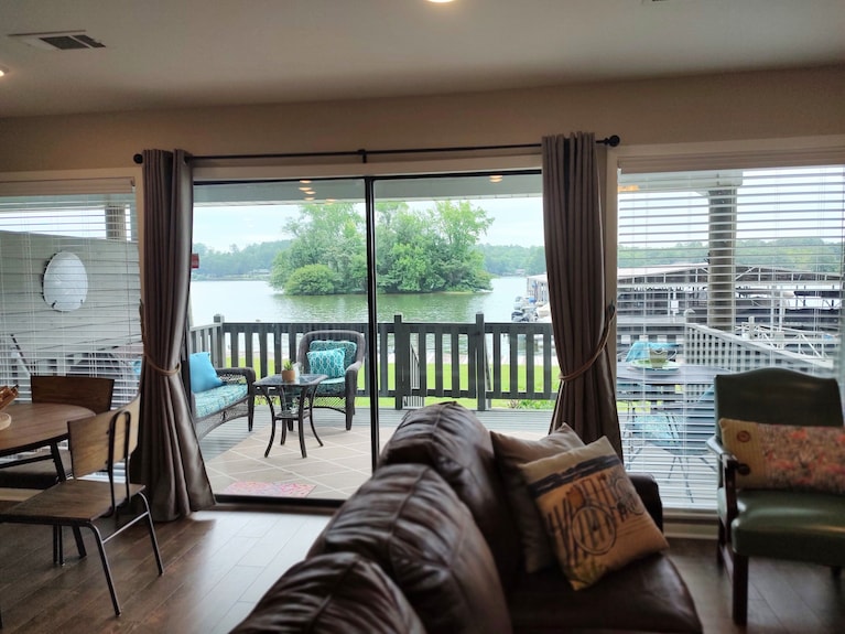 Lakefront Condo On Lake Hamilton - Mid-America Science Museum