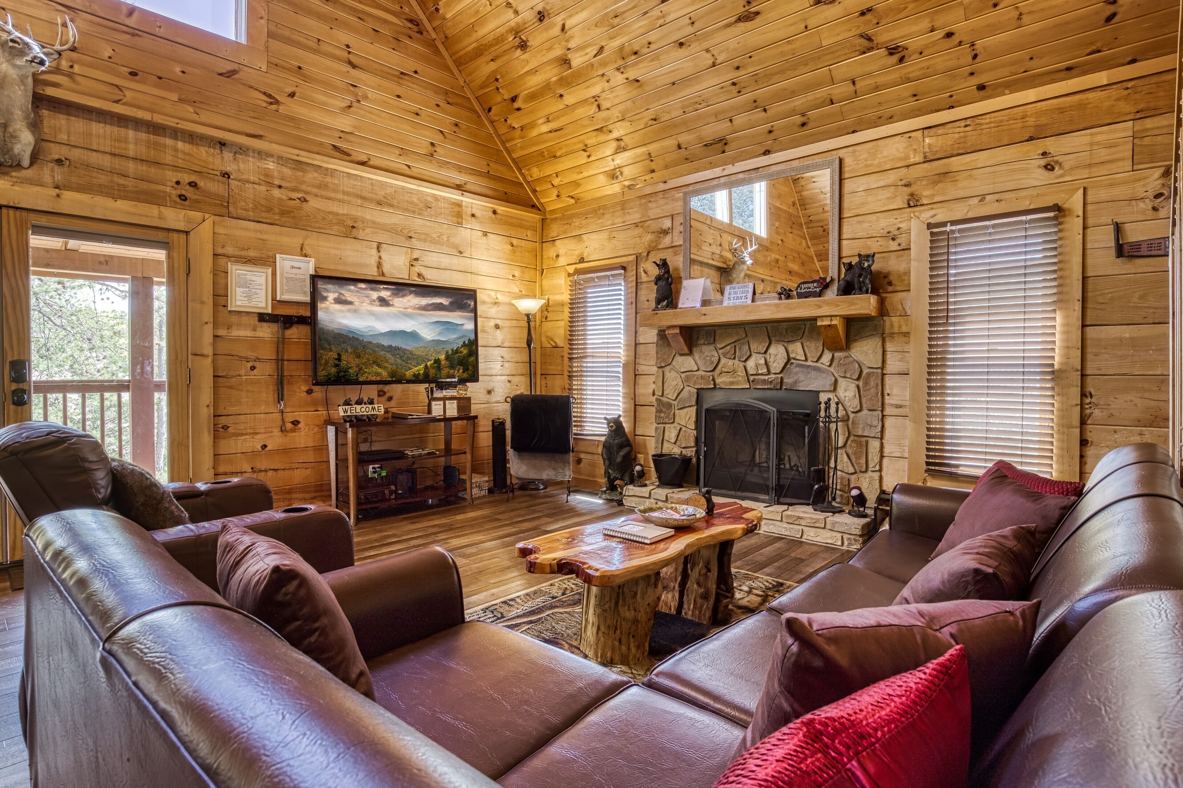 Douglas Lake Cabin Rental-access To Boat Launch-pool Table-internet-hot Tub - Dandridge, TN