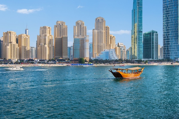 Na praia, praia de areia branca, toldos de praia gratuitos