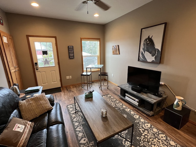 Wounded Knee Ranch At The Red Hills. Full Separate And Private Suite With Deck - Sokol Blosser Winery, Dayton