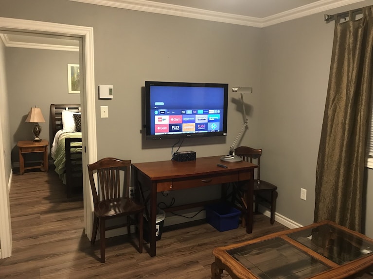 Cozy & Compact 1br Pad - Private & Centrally Located - Halifax, NS, Canadá