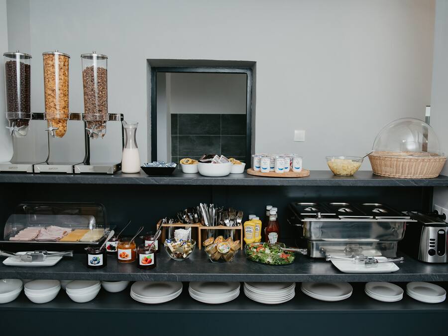 Pequeno-almoço tipo buffet diário mediante uma taxa
