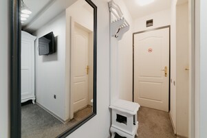 Quarto Individual Standard | Roupa de alta qualidade, com decoração personalizada 