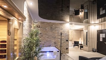 Quarto Duplo Presidencial | Banheira de hidromassagem privativa