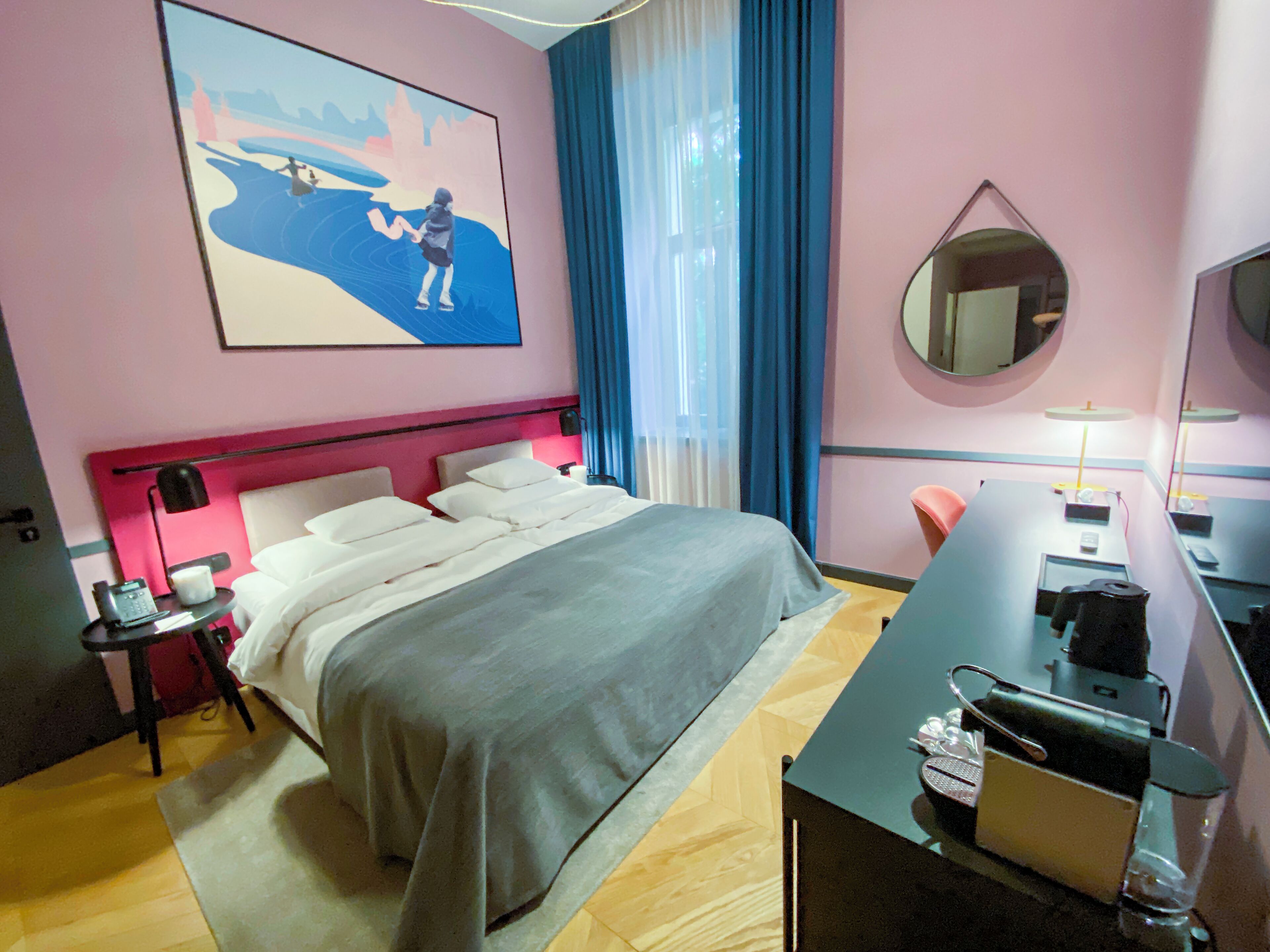 Quarto casal superior | Cofres nos quartos, individualmente decorados