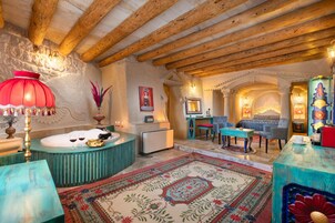 Deluxe Cave Suite | Roupa de alta qualidade, minibar grátis, cofre no quarto 