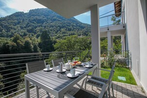 Apartamento família, vários quartos, ao lado da montanha (Argegno Home) | Opções para refeição ao ar livre