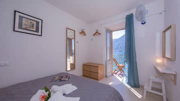 Estúdio Lua de Mel, vista para a montanha, junto ao lago (Colonno Fronte Lago) | Vista do quarto