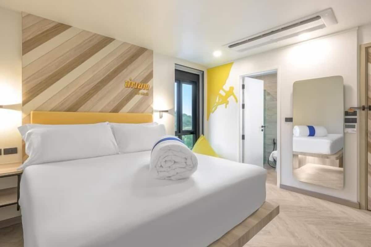 Cofre no quarto, cortinas/cortinados opacos, quartos insonorizados