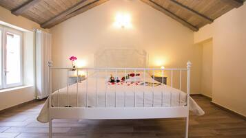 Casa de Férias Família, vários quartos, junto à montanha (Plesio Rustico Panoramica) | 3 quartos, Wi-fi, roupa de cama fornecida