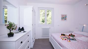 Apartamento Familiar, vários quartos, 2 casas de banho, junto à montanha (Casa Laura Apt. 6) | 2 quartos, ferro/tábua de engomar, Wi-fi grátis