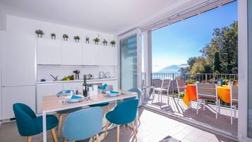 Apartamento Familiar, vários quartos, 2 casas de banho, junto à montanha (Casa Laura Apt. 6) | Restaurantes