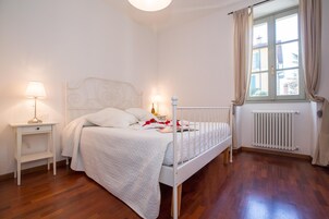 Apartamento família, vários quartos (Casa Al Prato Apt. A) | 1 quarto, ferros/tábuas de passar roupa, Wi-Fi (sobretaxa)