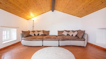 Casa de Férias Lua de Mel, vários quartos, junto à montanha (Villa Patricia) | Interior