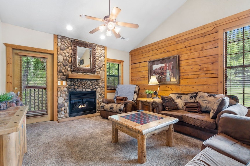 Cedar Log Cabin In Branson Theatre District - Minutes From Shows! - Missouri